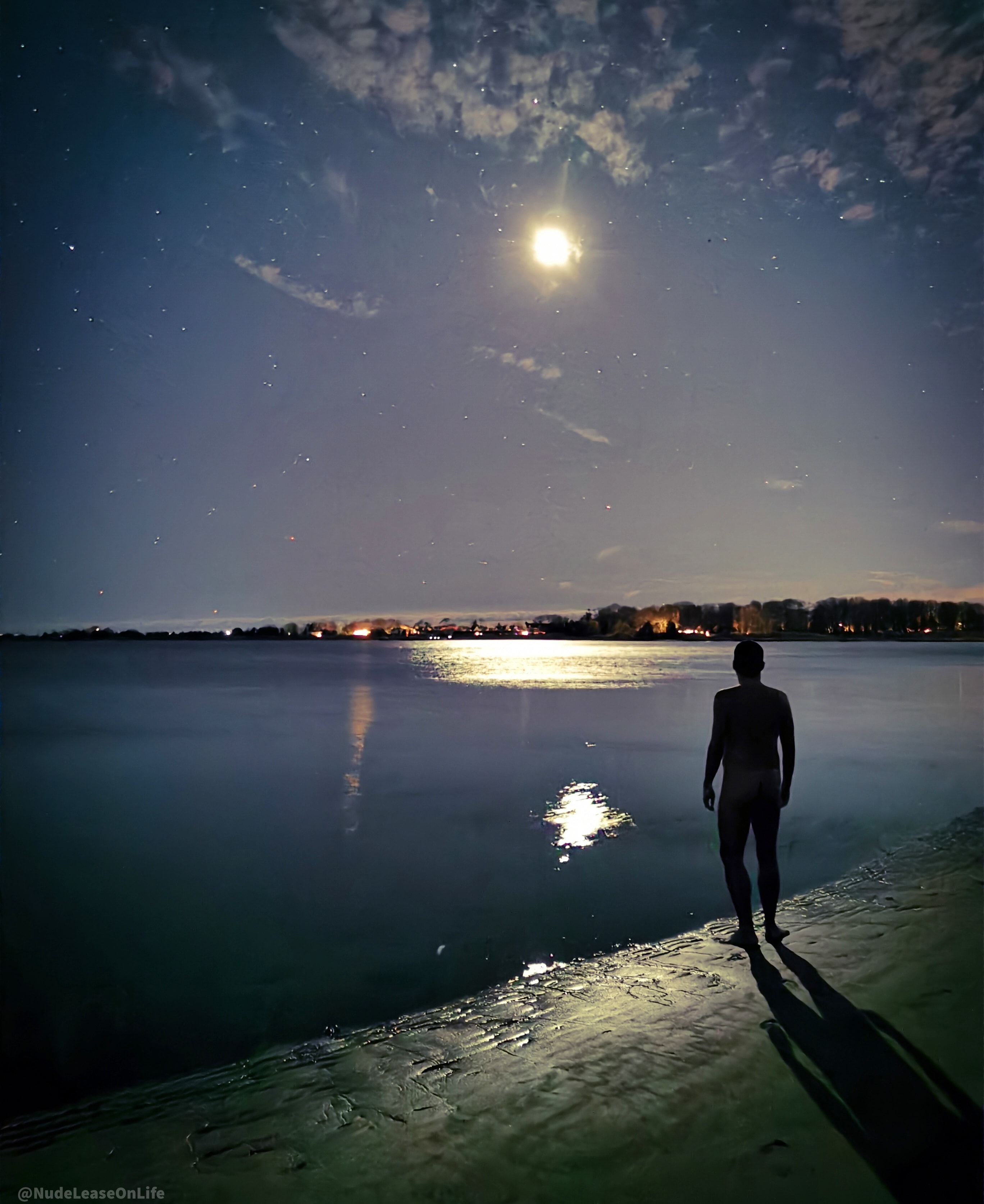 A mostly clear sky on a moonlit winter night by the bay. 🌝 | Scrolller