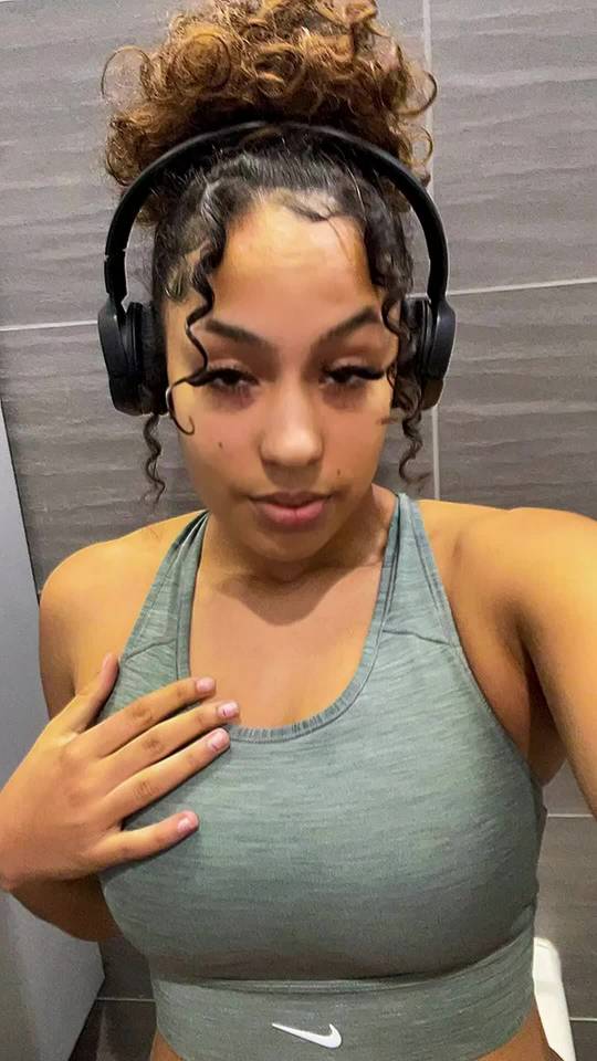 A quick pee at the gym 🏋🏽‍♀️ | Scrolller