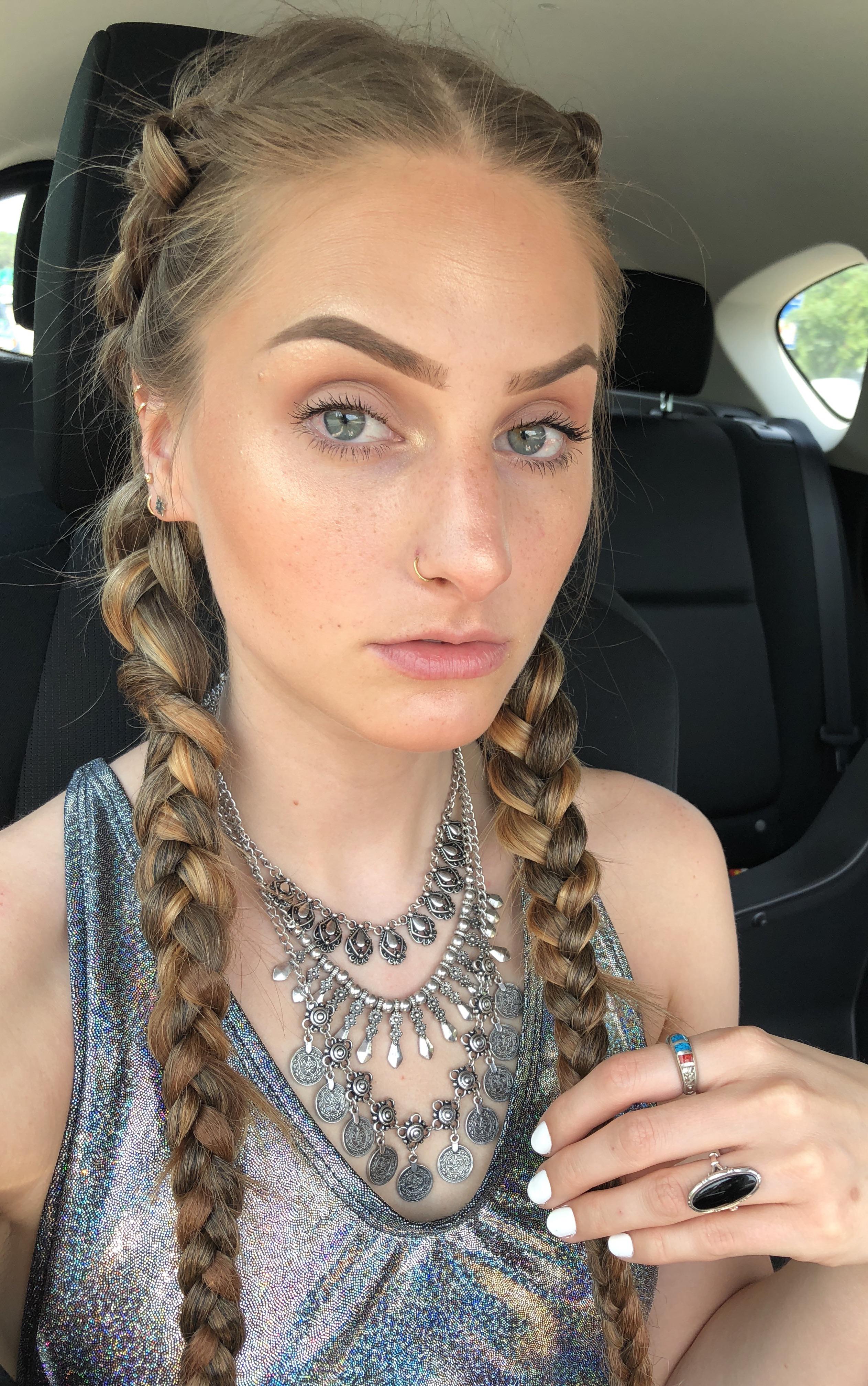 A shiny braids selfie | Scrolller