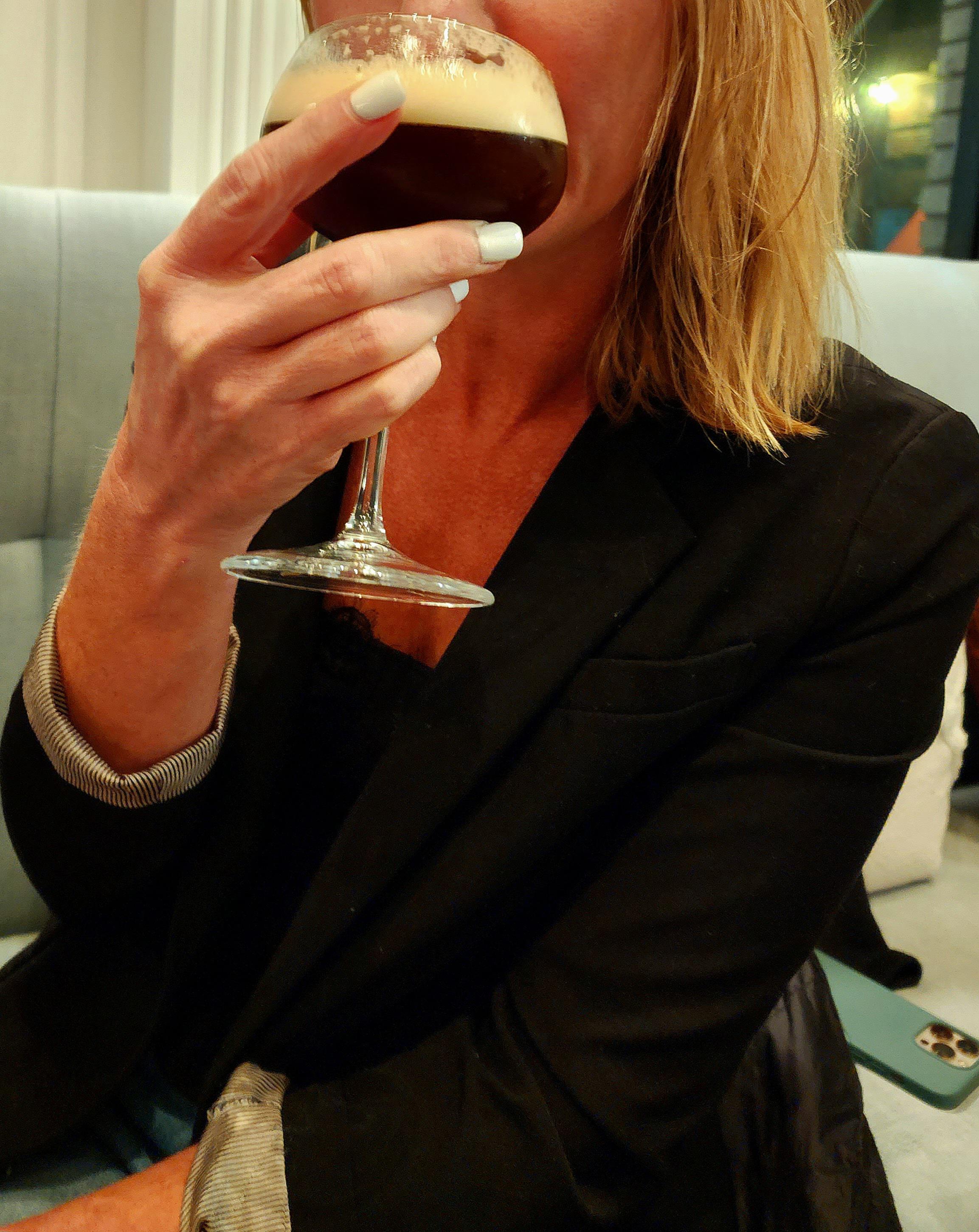 Afternoon cocktail, business dinner then out to meet my reddit hook-up ...