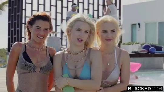 Agatha Vega, Lika Star, Jazlyn Ray - Time Of My Life | Scrolller