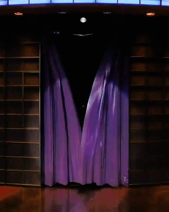 Alison Brie (on the Late Late Show) | Scrolller