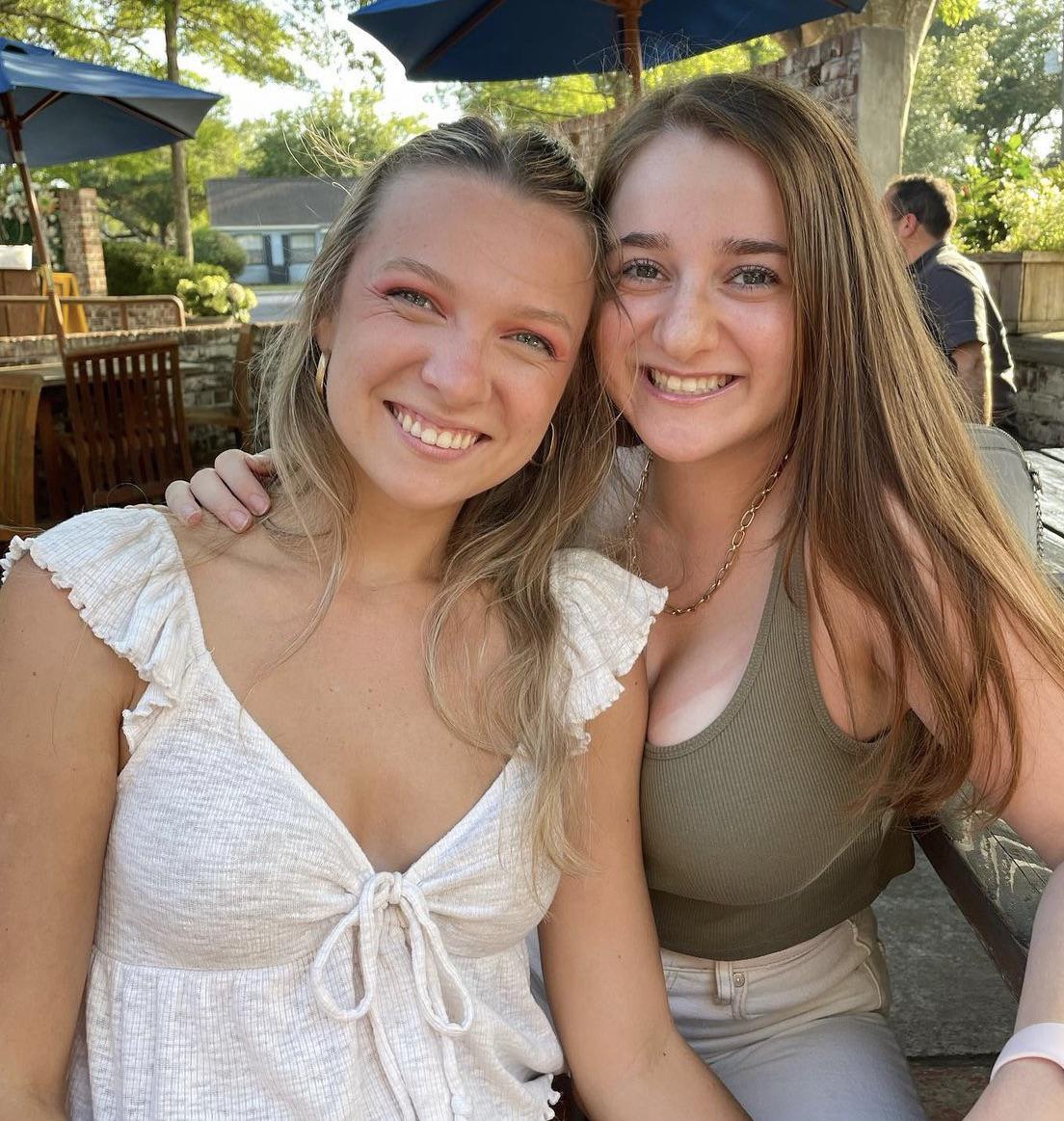 All smiles | Scrolller