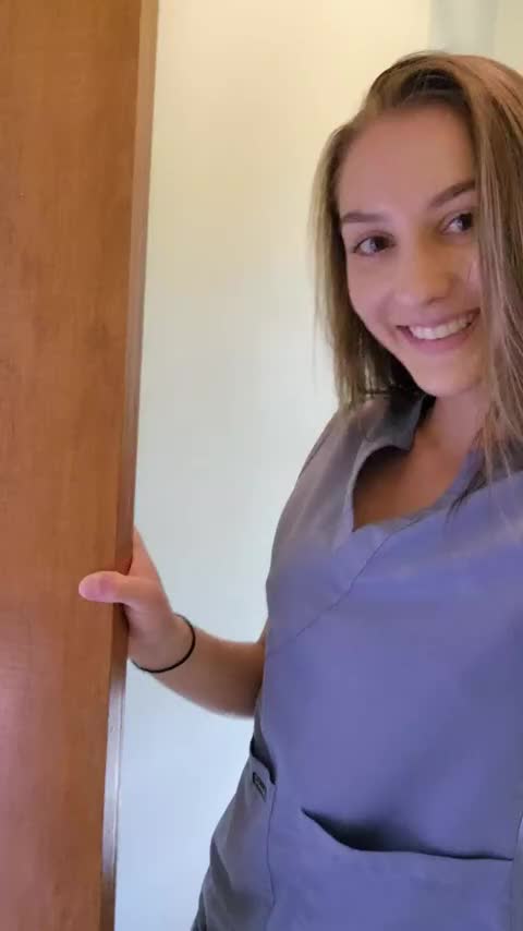 Almost getting caught at work makes it so much more fun | Scrolller