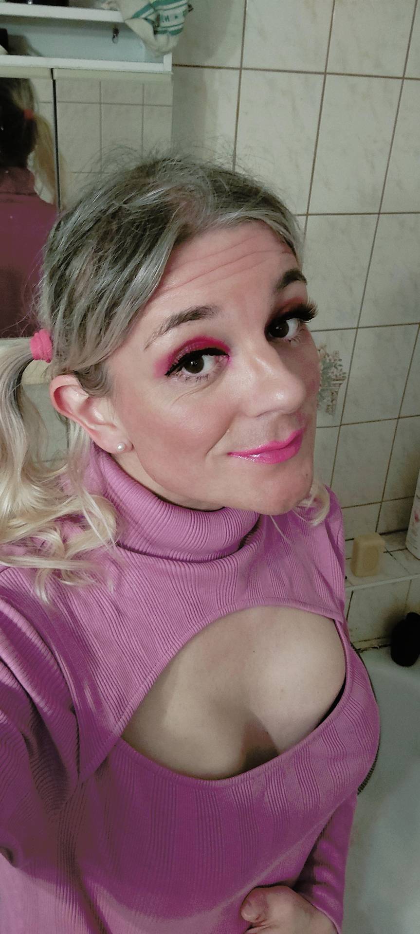 am I pretty or need more training? | Scrolller