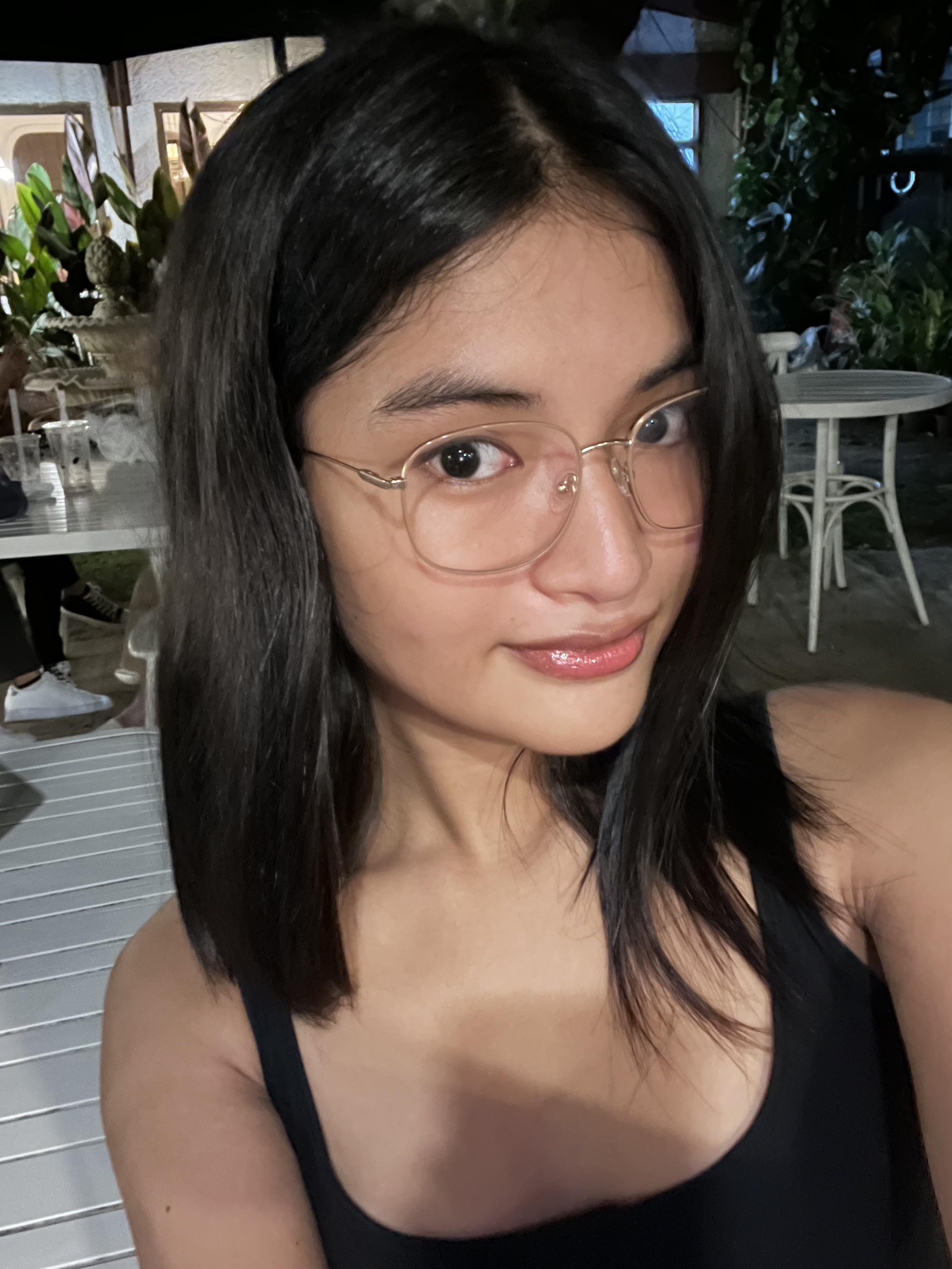 am i pretty, when i wear my glasses? | Scrolller