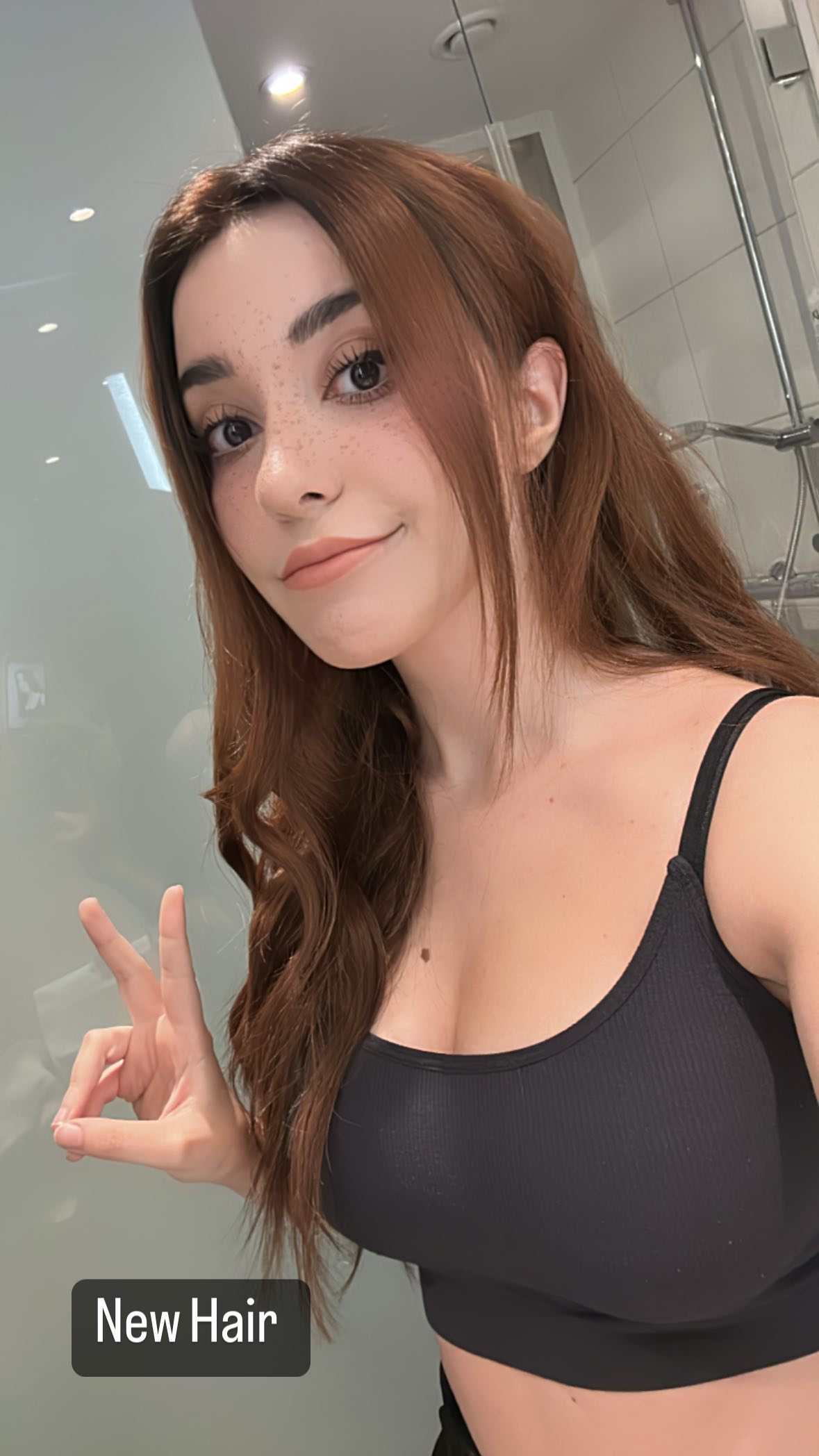 Anni 🥰 Scrolller
