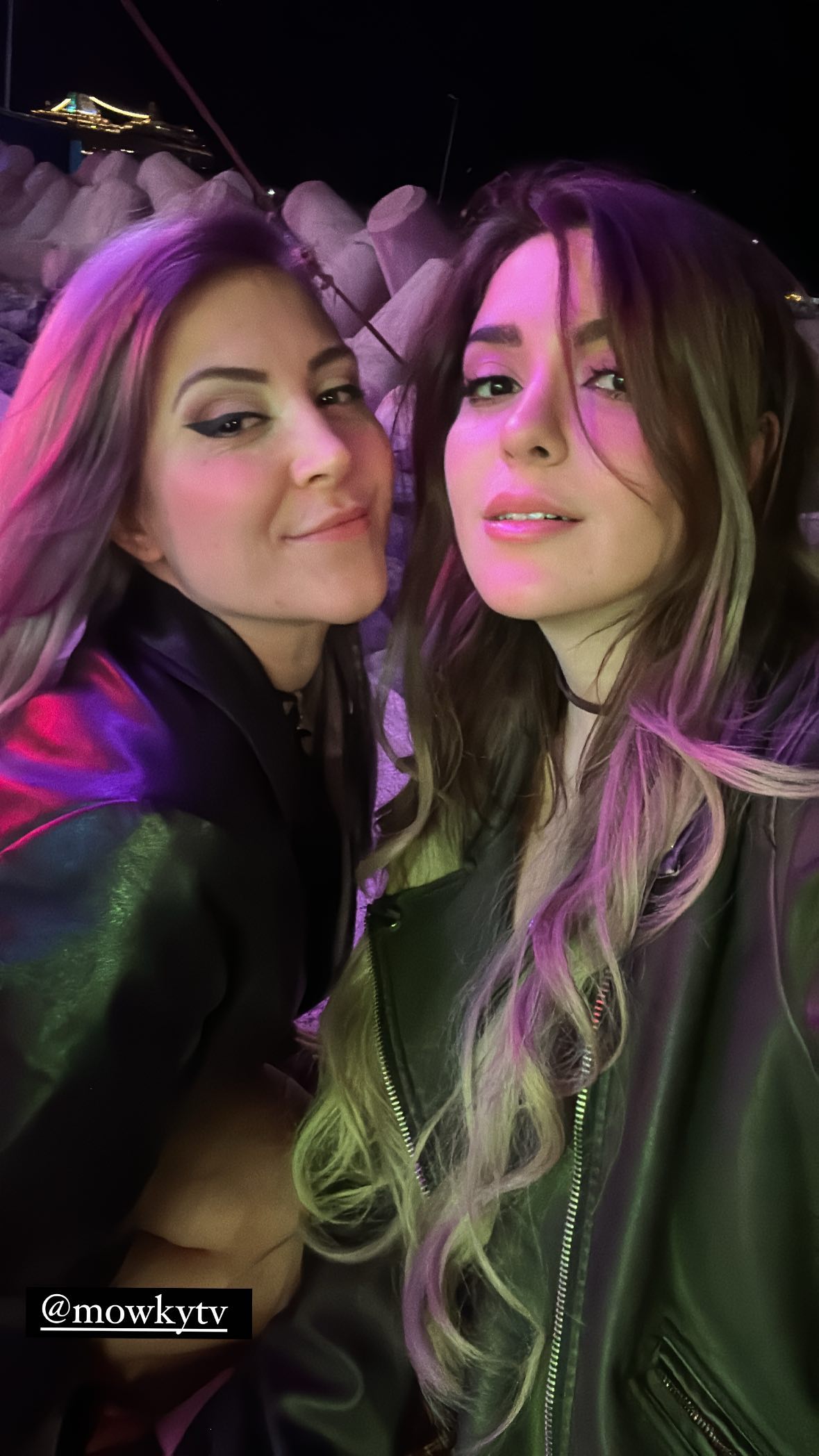 Anni & Mowky | Scrolller