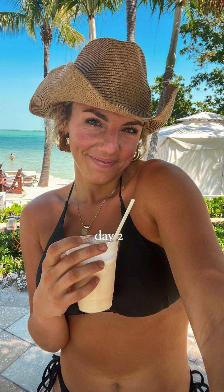 annie agar bikini | Scrolller