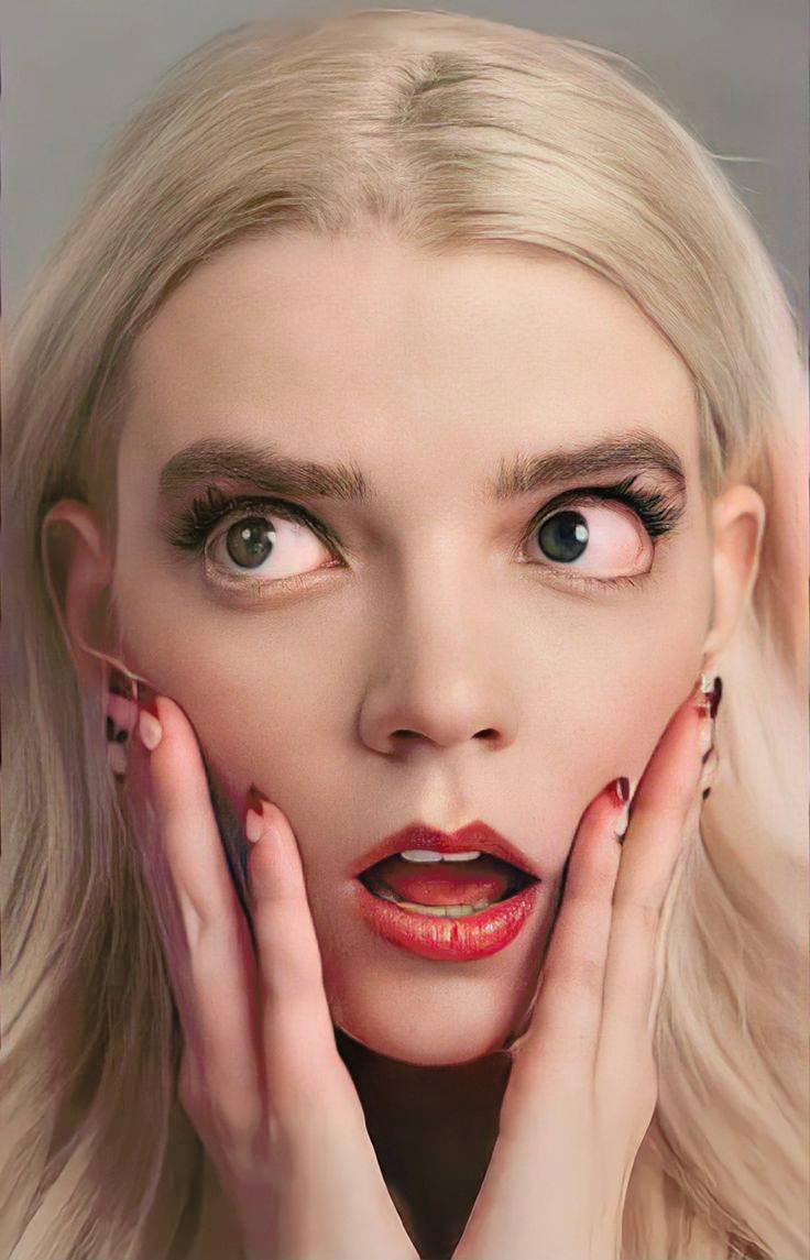 Anya Taylor Joy Scrolller