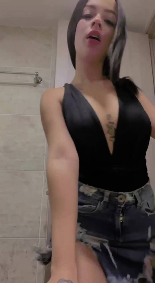 Anybody read titles here? | Scrolller