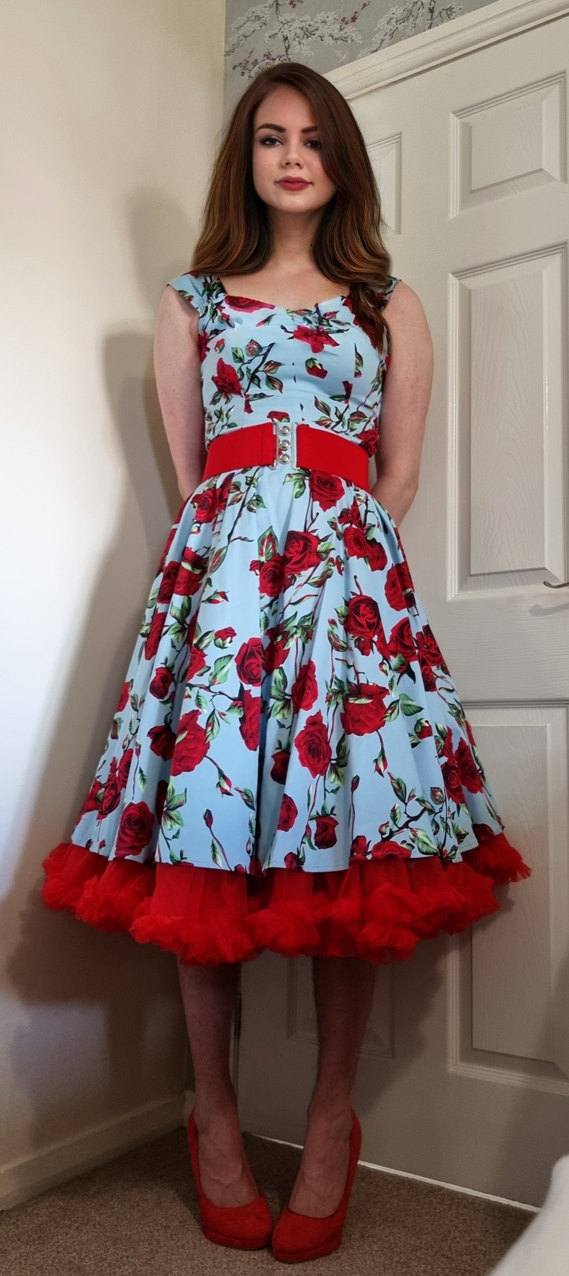 Anyone down to take a cute sissy on a date? Or would you just take me straight home? 😉 | Scrolller