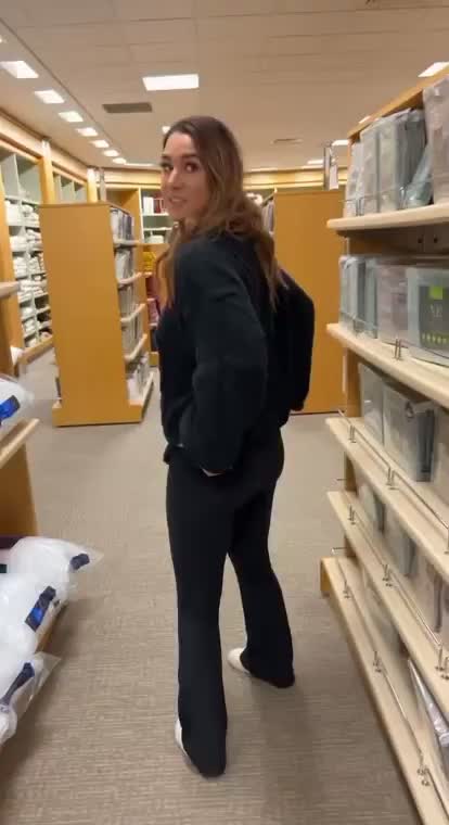 anyone wanna date a college flasher | Scrolller