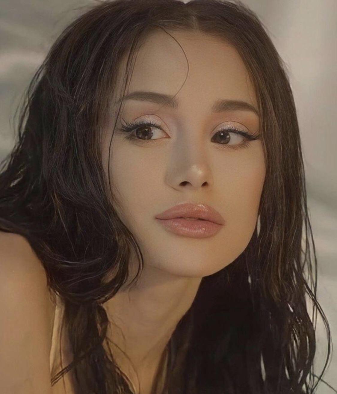 Anyone wanna jerk off and trade Ari | Scrolller