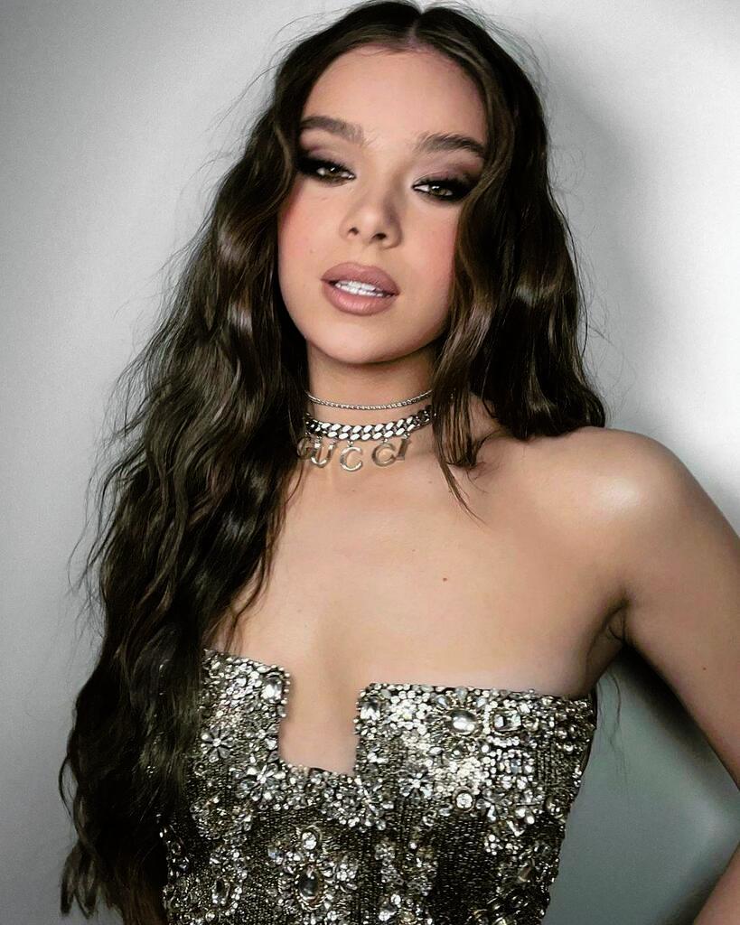 Anyone wanna jerk off to Hailee Steinfeld | Scrolller