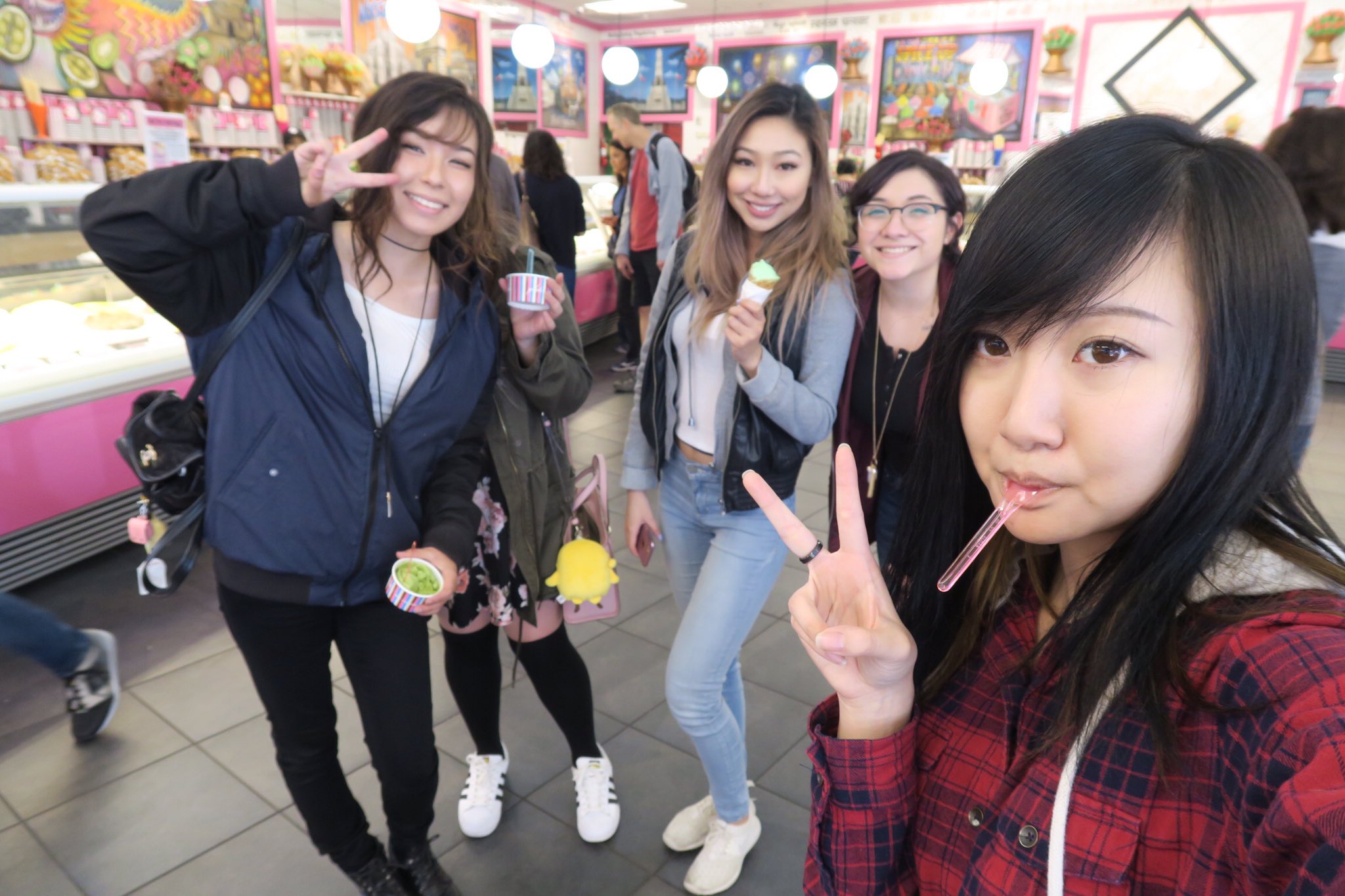 Aria ice cream with friends | Scrolller