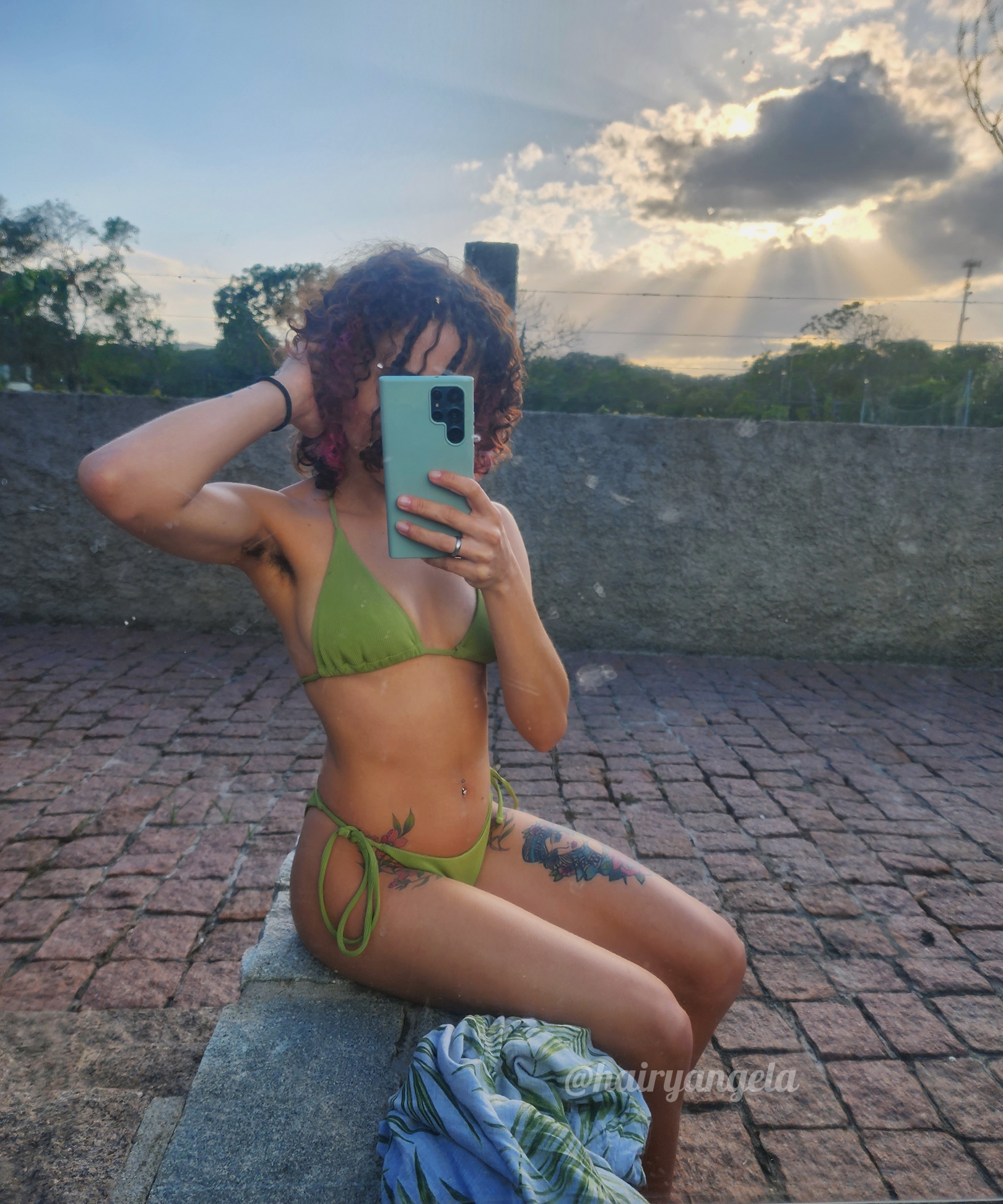 Armpit hair is the charm | Scrolller