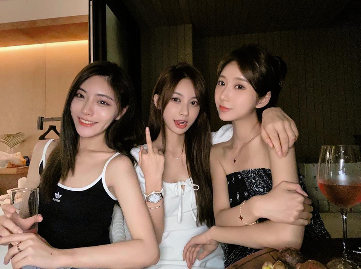 Asian Ladies | Scrolller