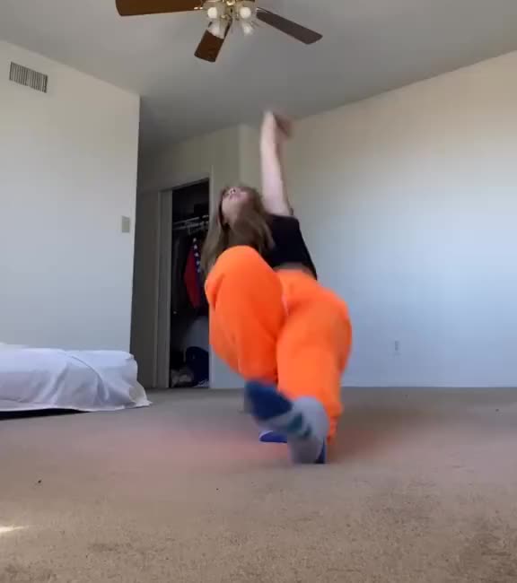 Athletic babe | Scrolller