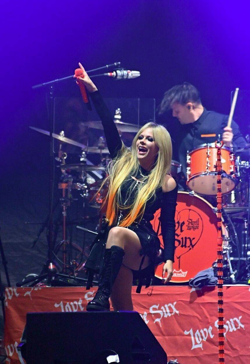 Avril Lavigne Scrolller
