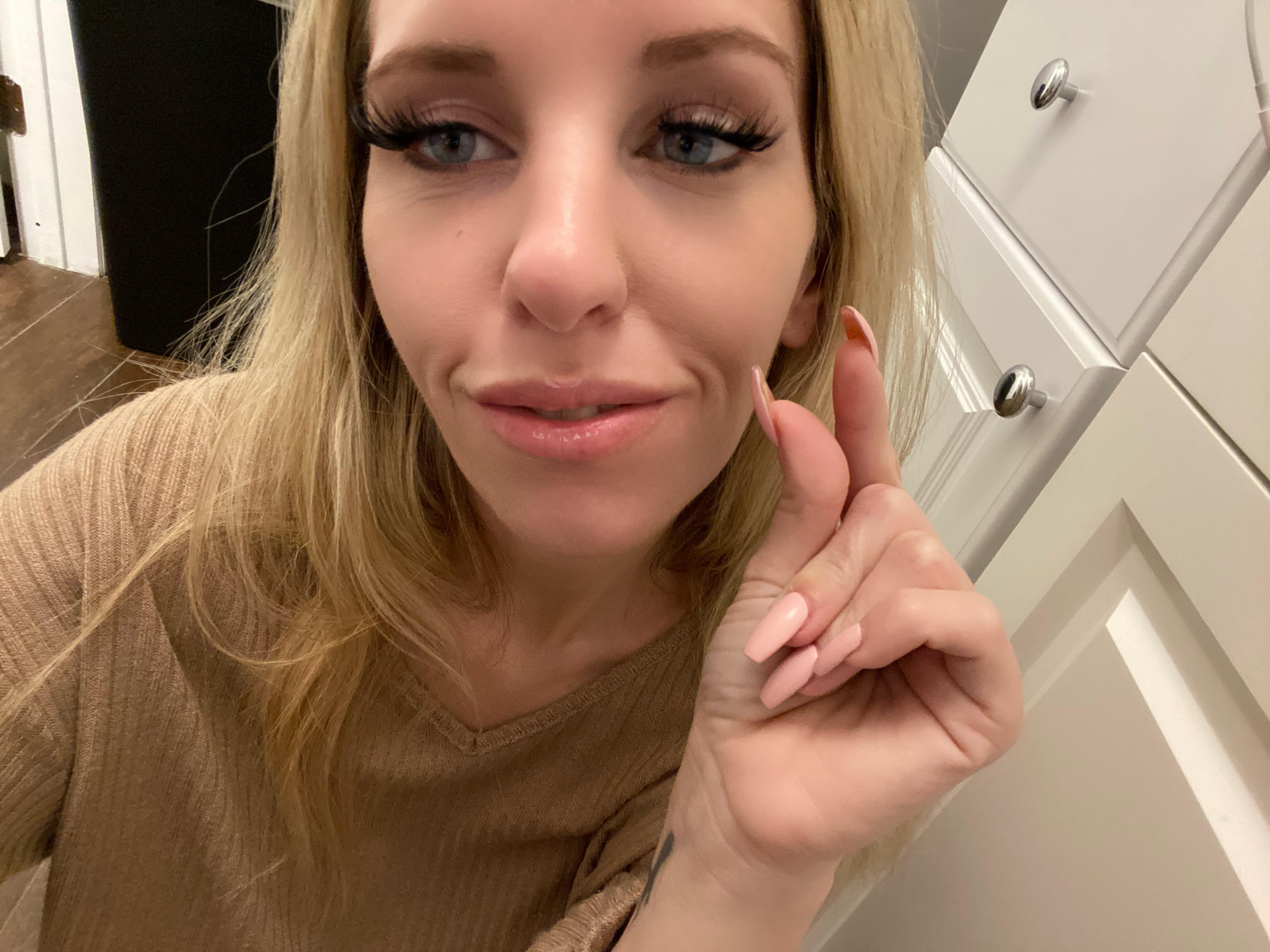 Aw how embarrassing 😳 your cock is only 2 inches big 🤏🤏 | Scrolller