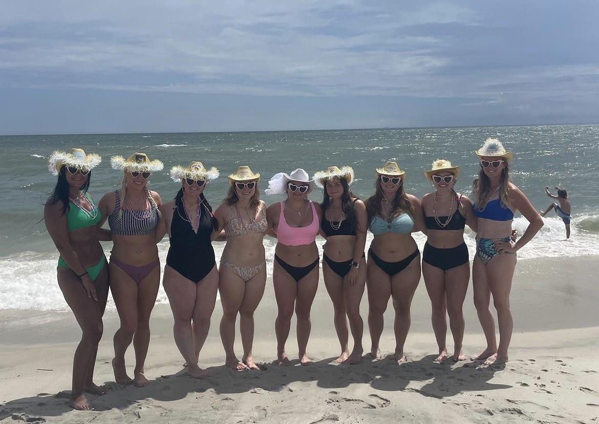 Bachelorette party | Scrolller