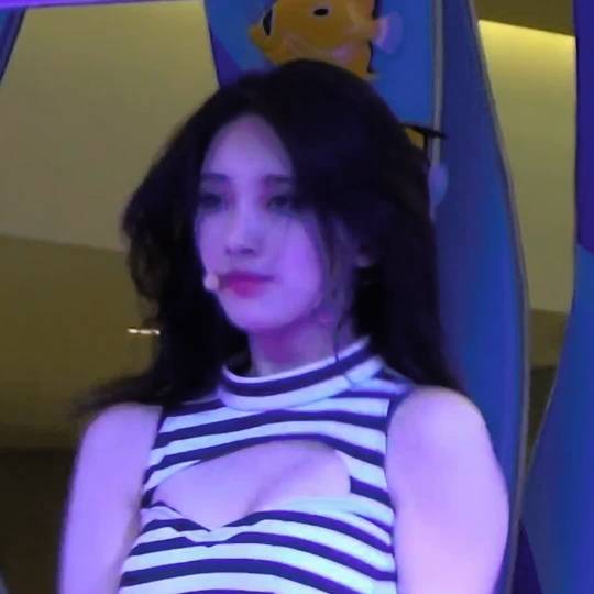 Bae Suzy | Scrolller