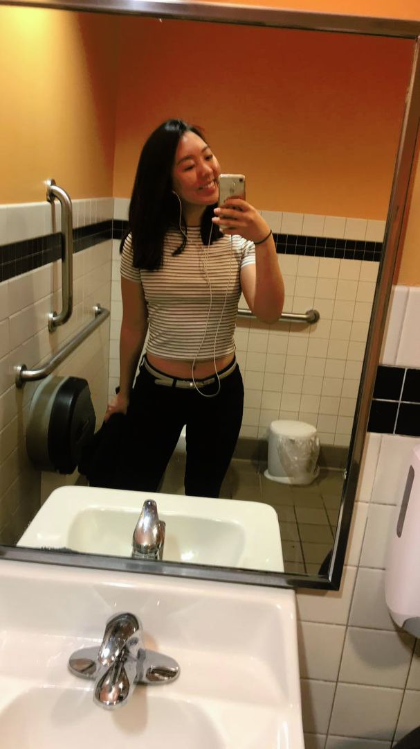 Bathroom selfie | Scrolller