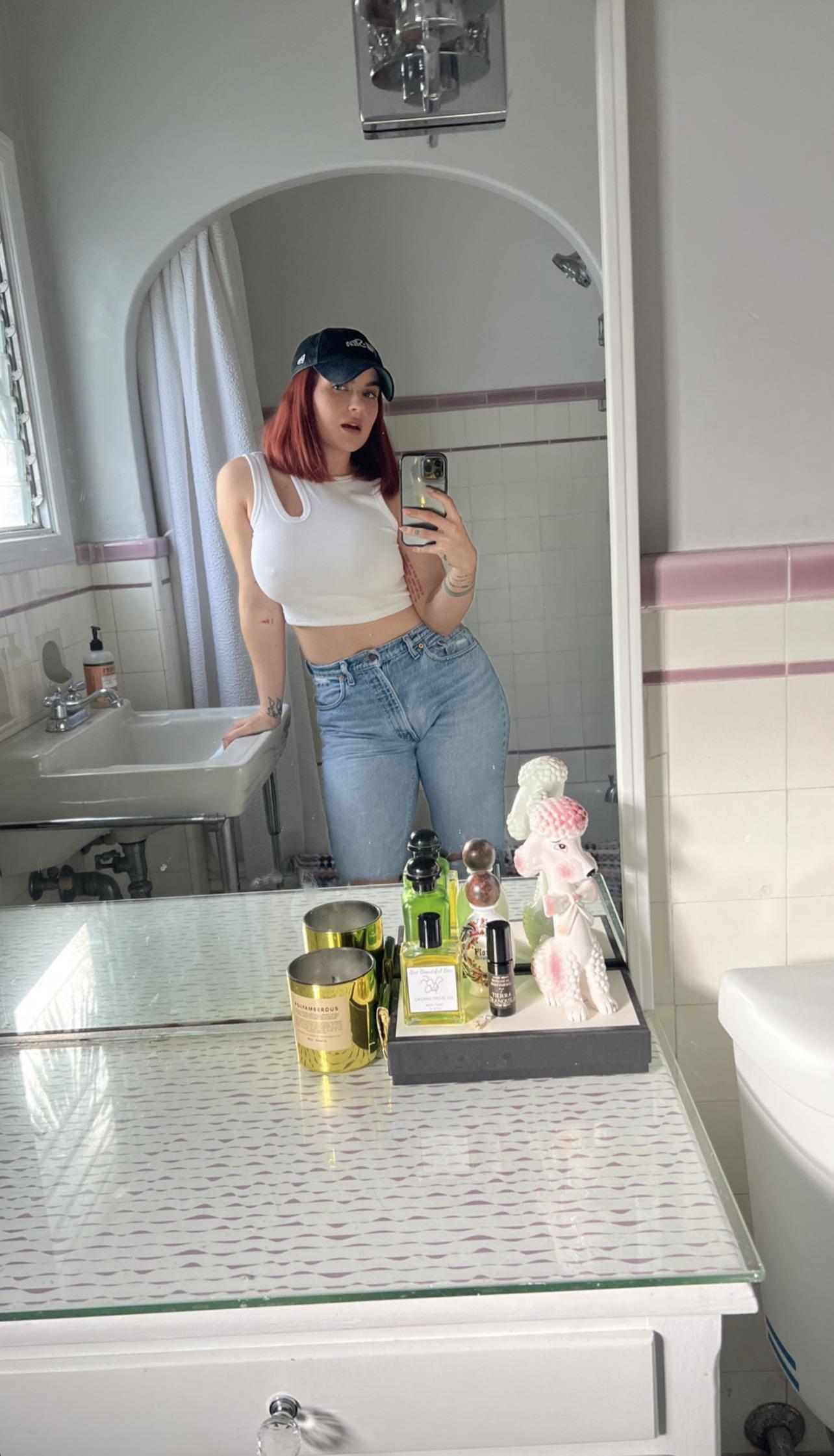 Bathroom selfie via IG story (2023) | Scrolller