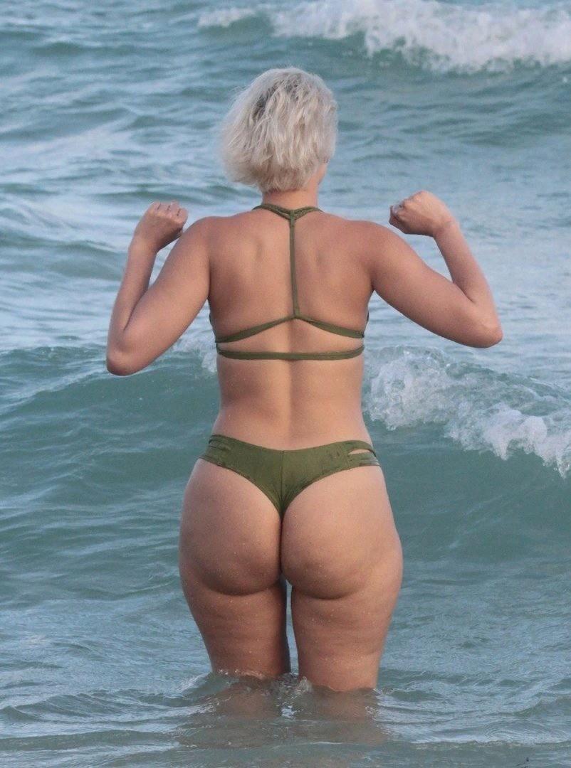 Beach booty | Scrolller