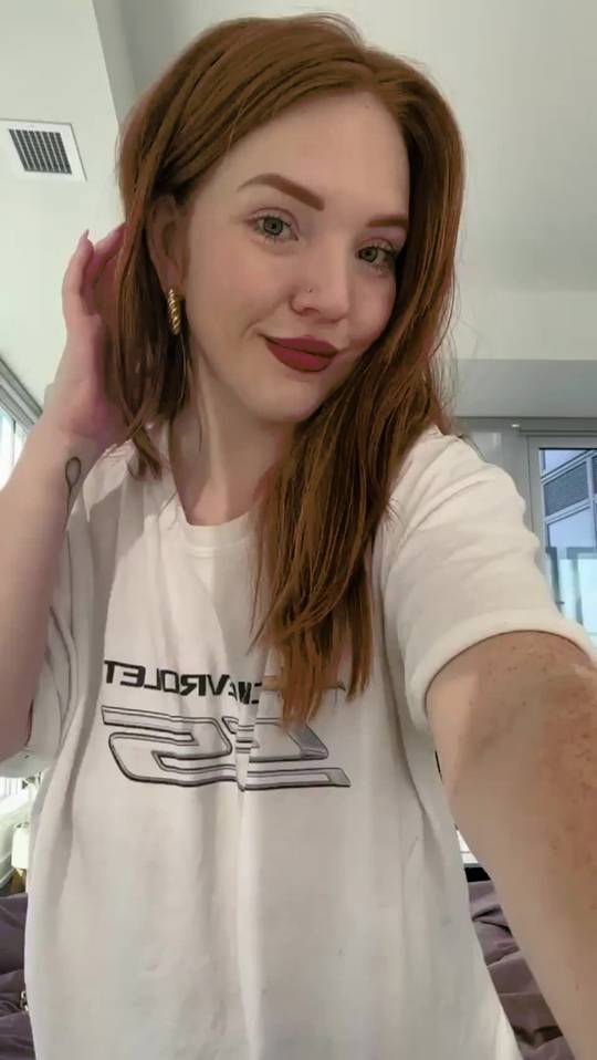 Beautiful redhead | Scrolller