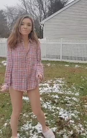 Beautiful tiny girl | Scrolller