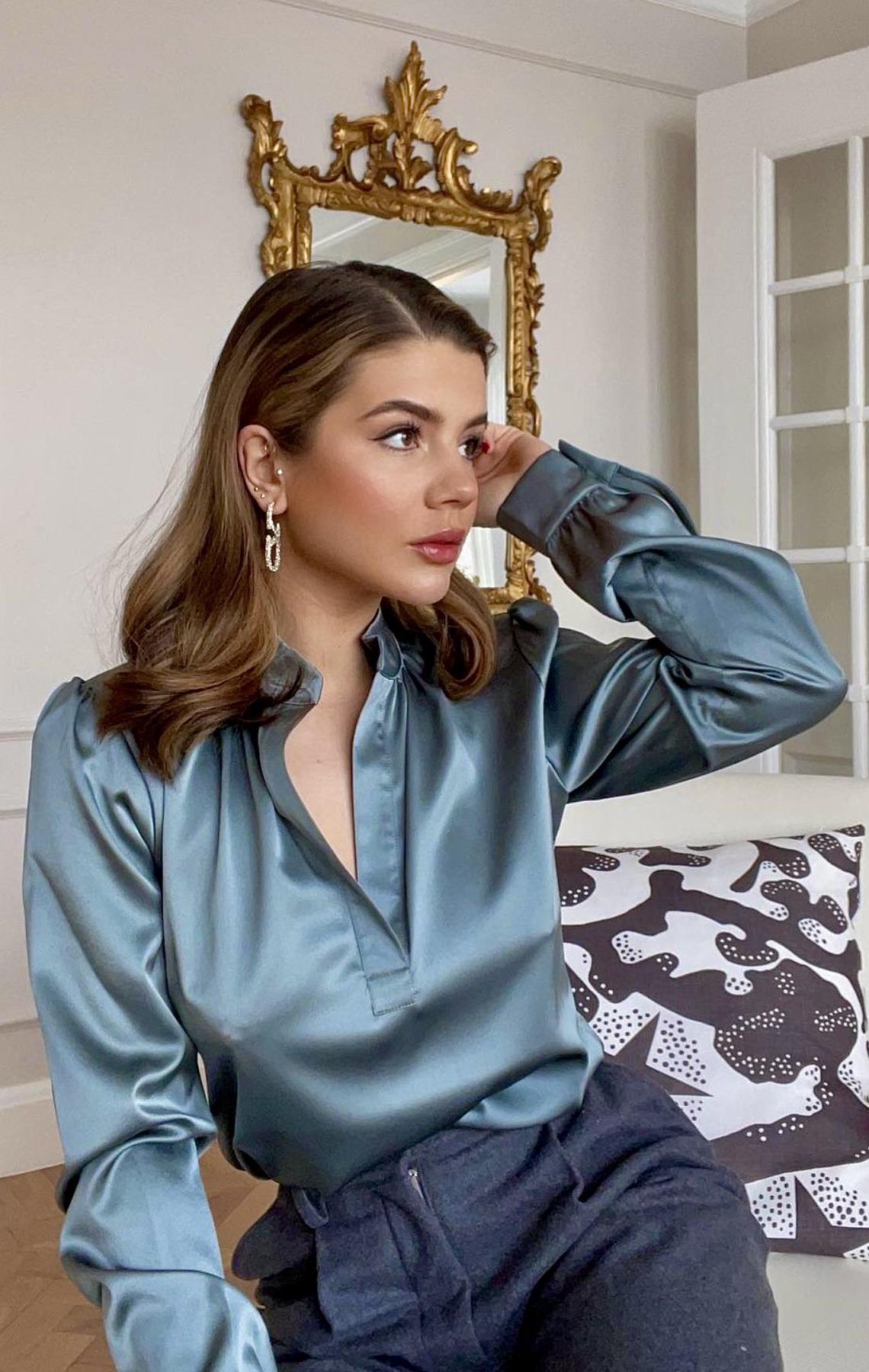 Beauty in Silk | Scrolller