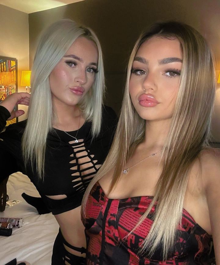 Becky & Ellie | Scrolller