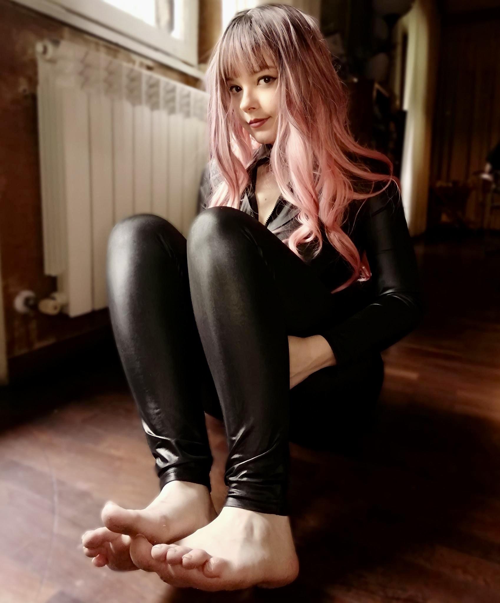 Bend over and clean my feet! | Scrolller