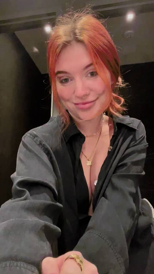 Bending down at work gets tricky with no bra on☺️ | Scrolller