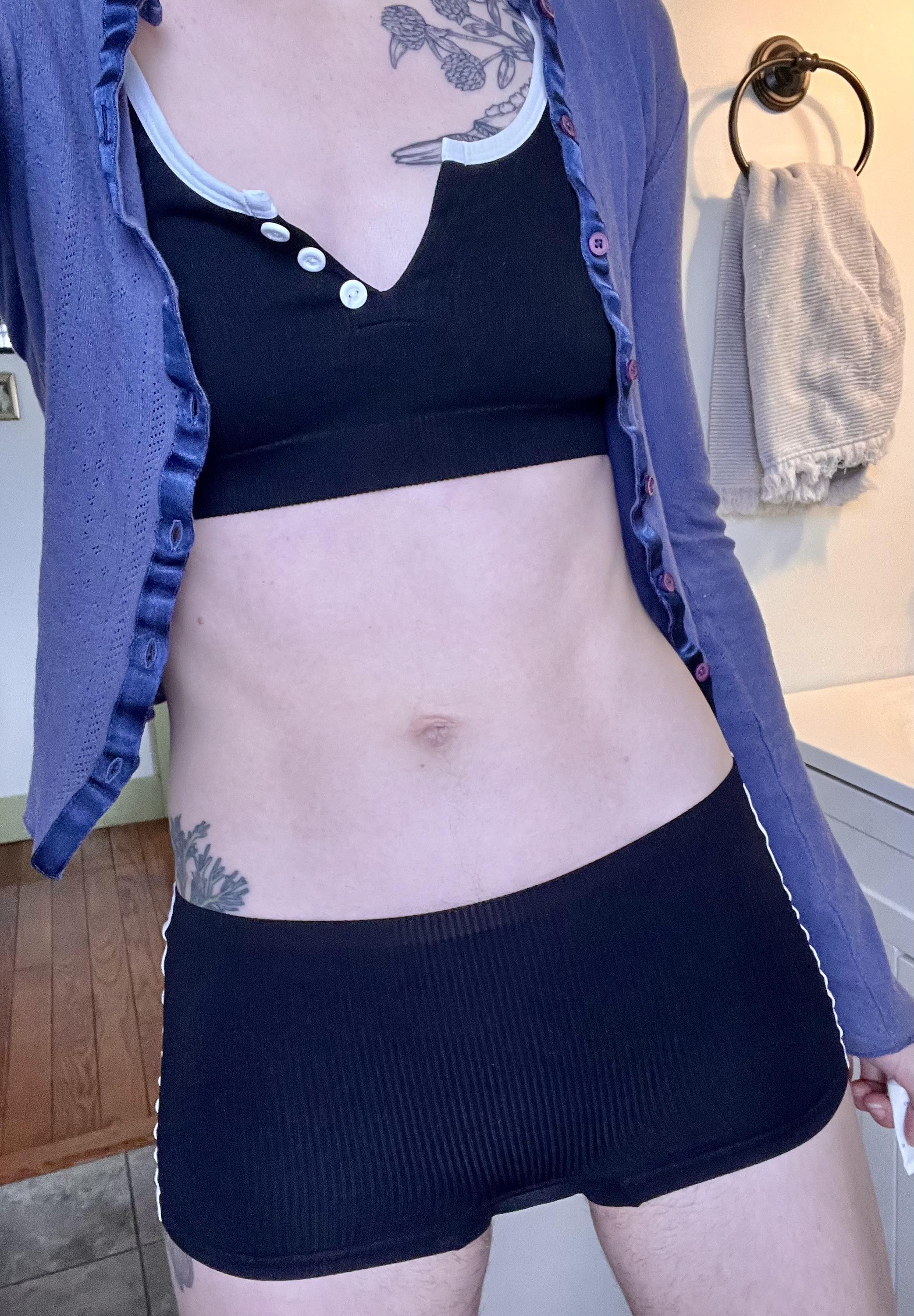 Between the sets | Scrolller