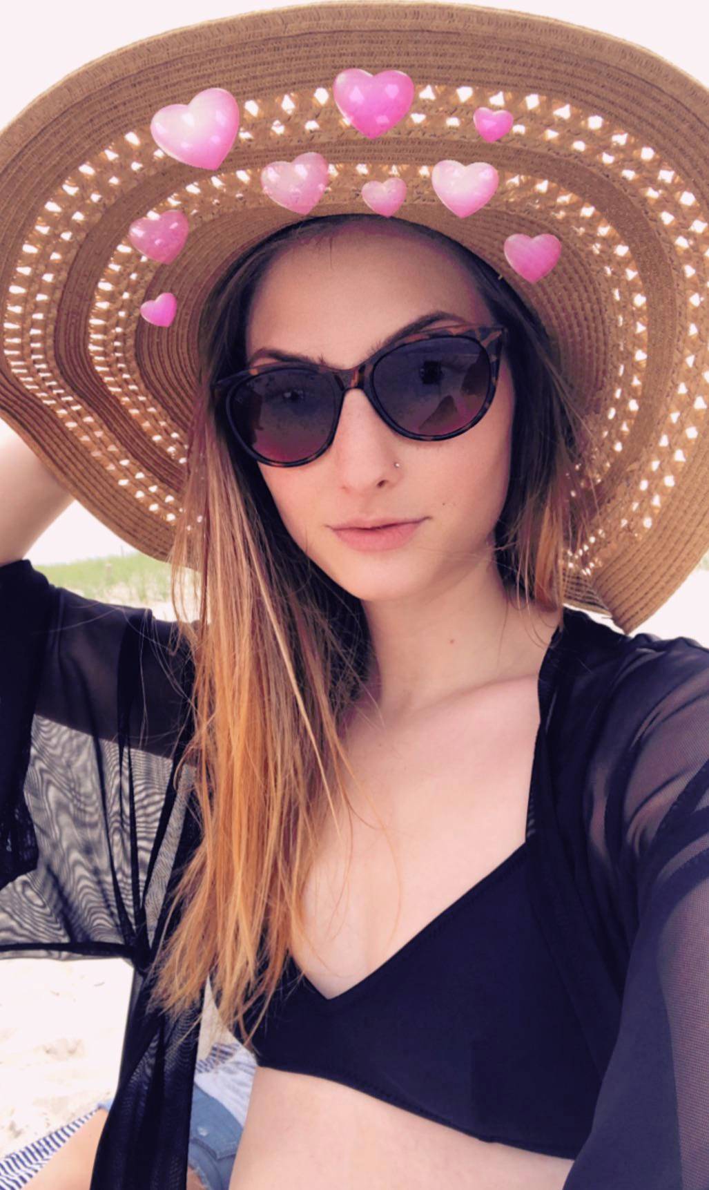 Big hat & a bikini | Scrolller