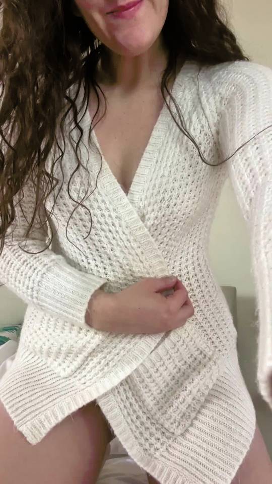 big sweaters make the best reveals | Scrolller