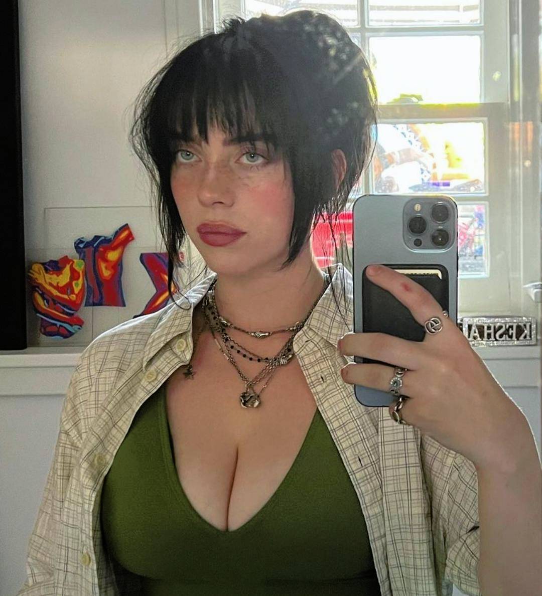 Billie Eilish | Scrolller