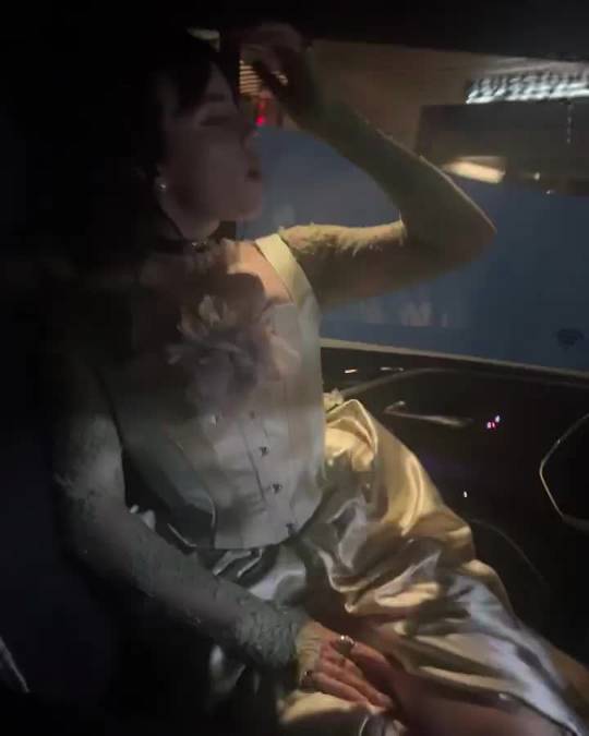 Billie Eilish Scrolller