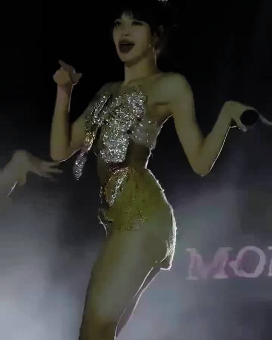 Blackpink - Lisa | Scrolller