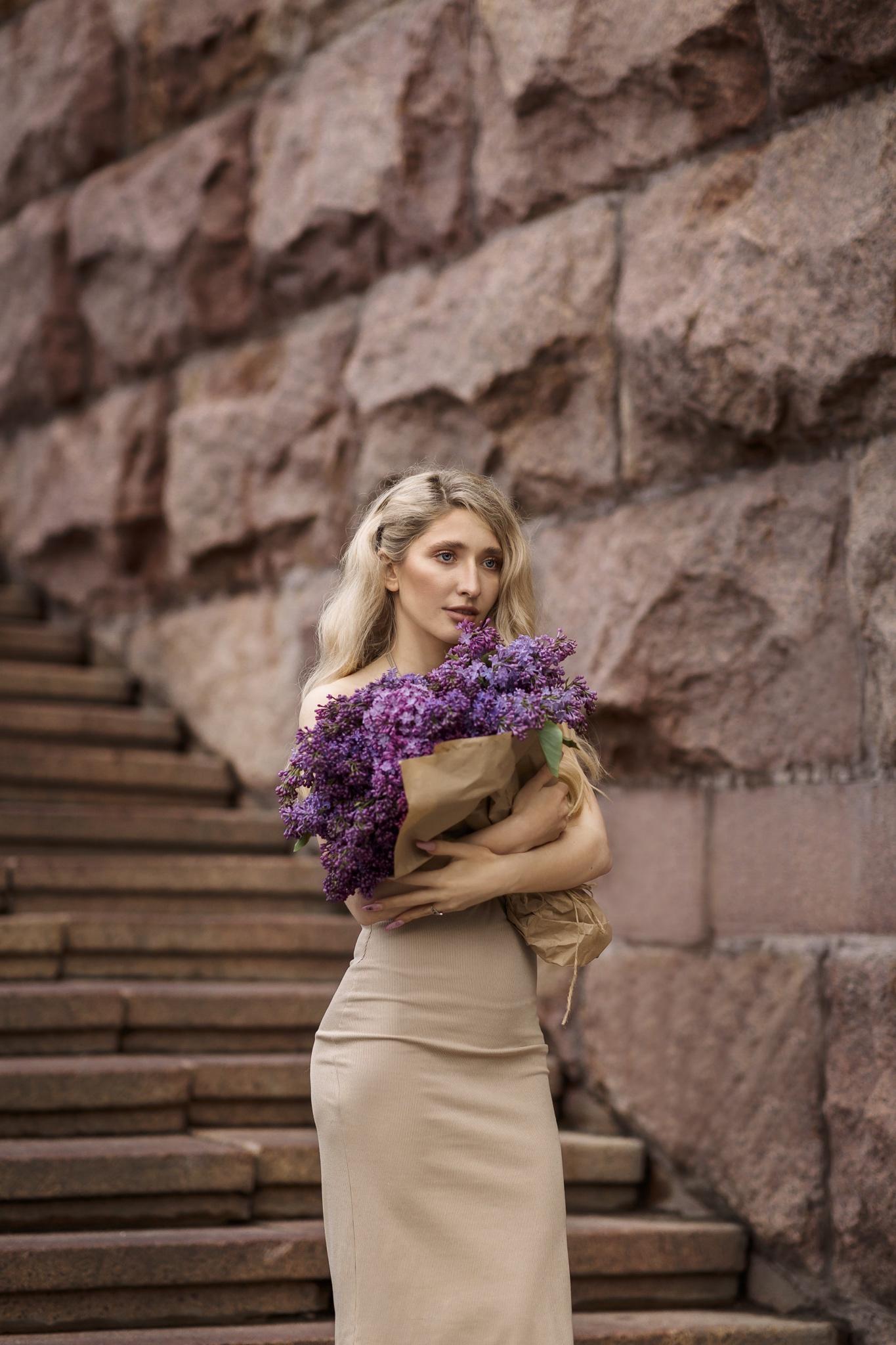 Blonde with flowers | Scrolller