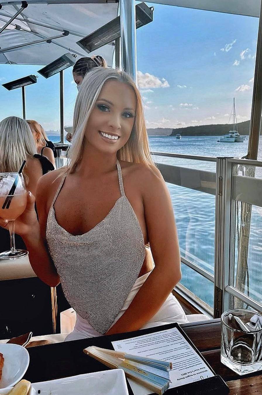 Boat Restaurant | Scrolller