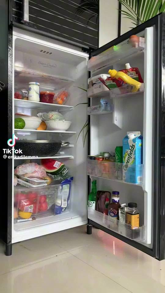 Bottom right fridge door | Scrolller