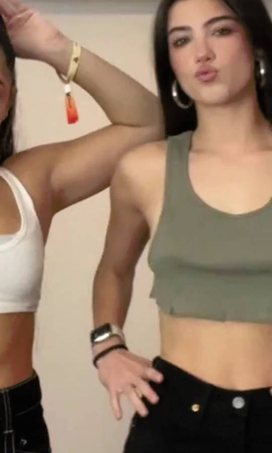 Braless mommy | Scrolller