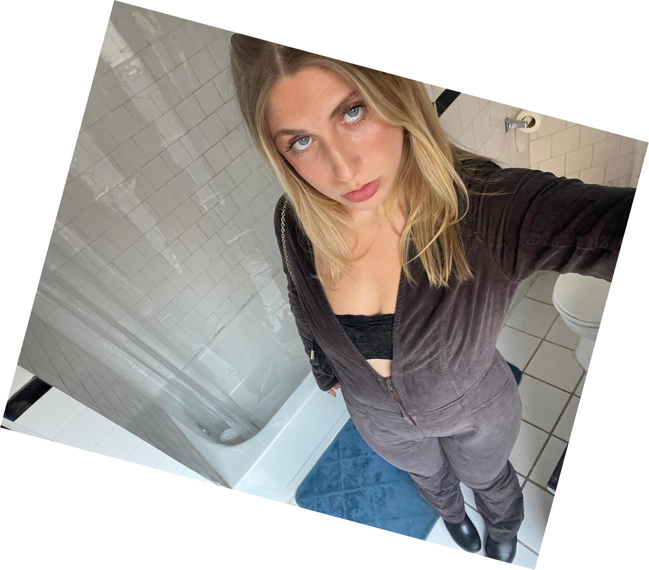 bralette tease | Scrolller