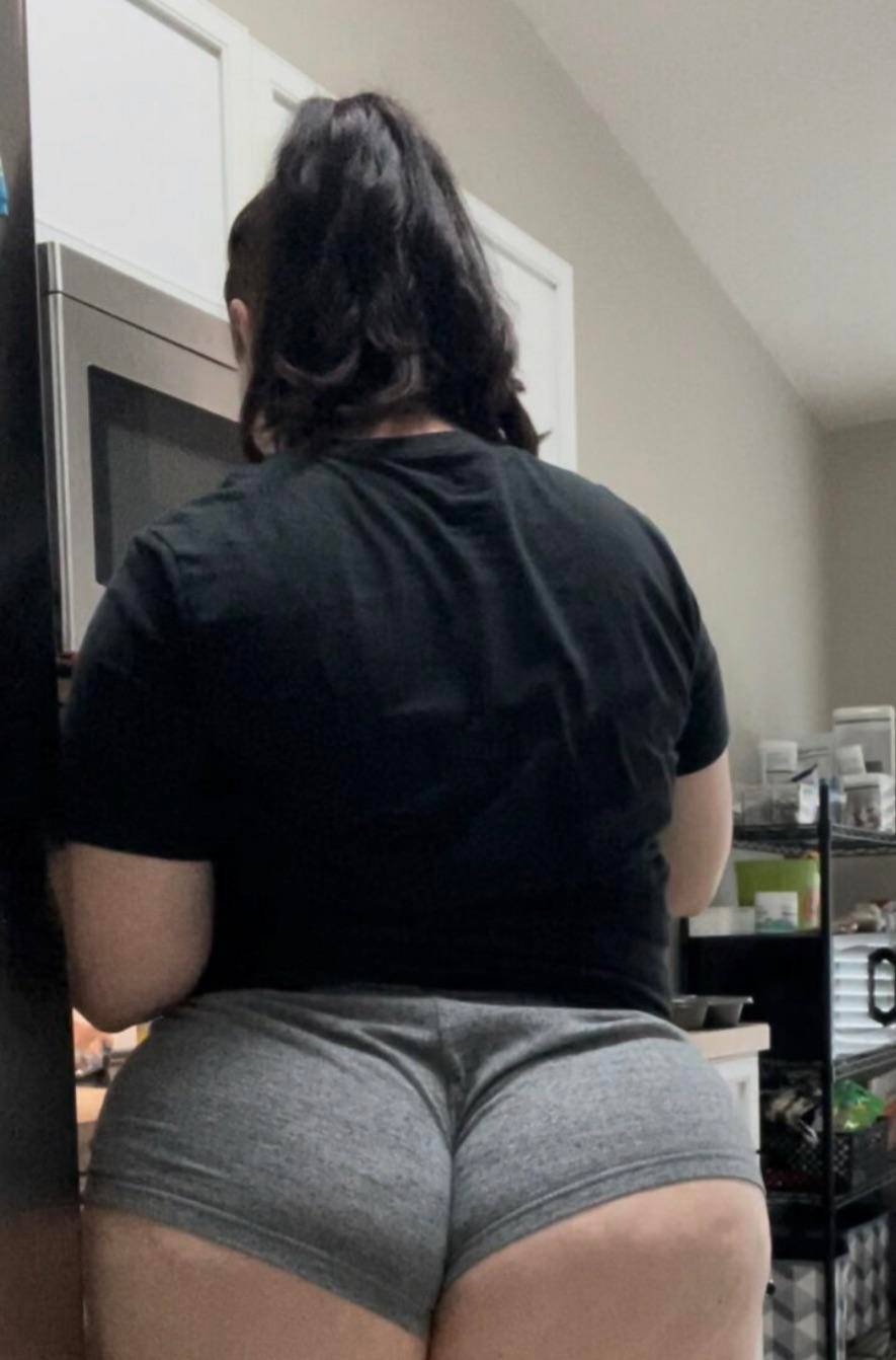 Breakfast time. | Scrolller