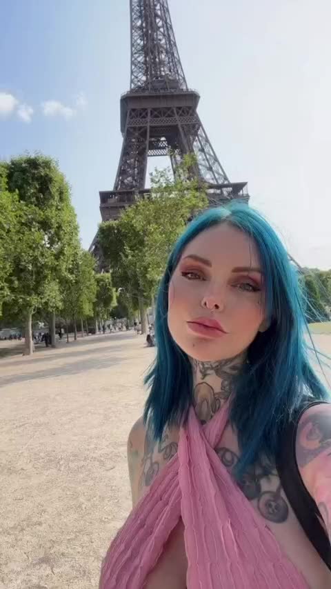 Breasting around in Paris | Scrolller