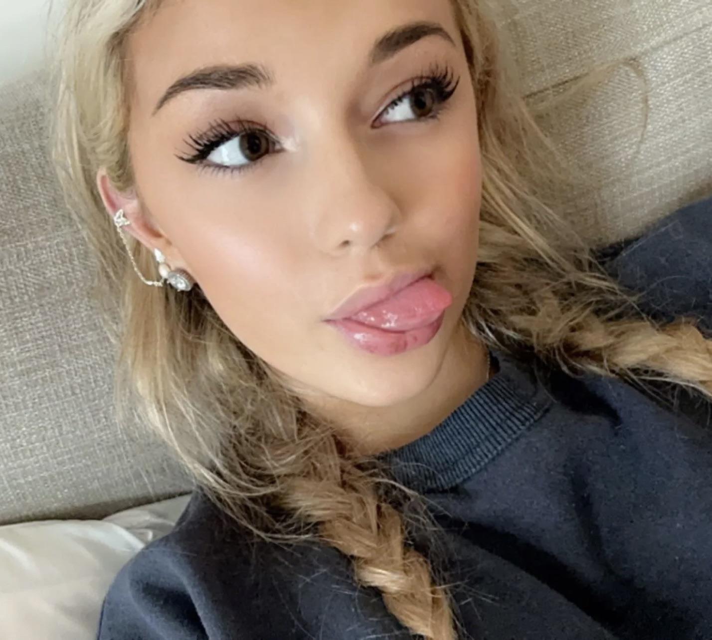 Breckie Hill - Selfie | Scrolller